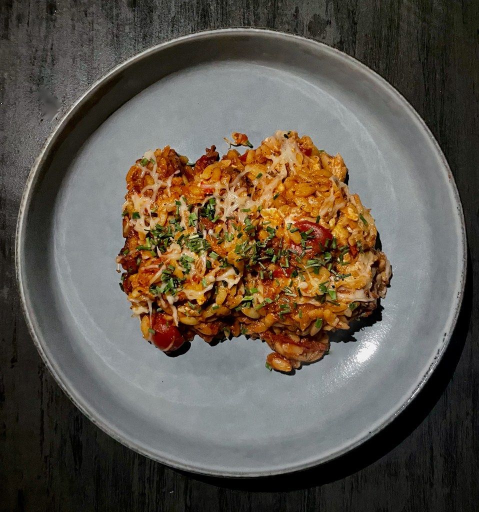 Youvetsi (Γιουβέτσι) Ragoût d'agneau à la grecque, kritharaki et feta ...